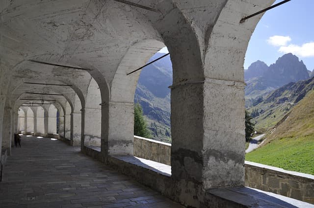 Depth Perception: How We See the World in Three Dimensions - Psychgrid